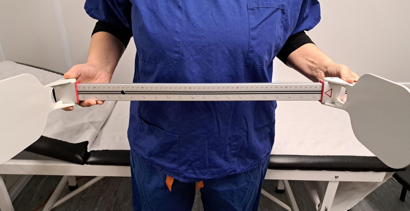 OEUK Shoulder measurement | Trident Hyperbaric - Dr Michael Gonevski